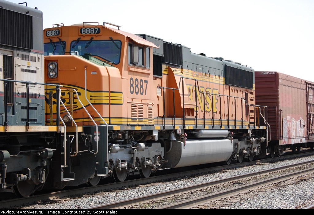 BNSF 8887